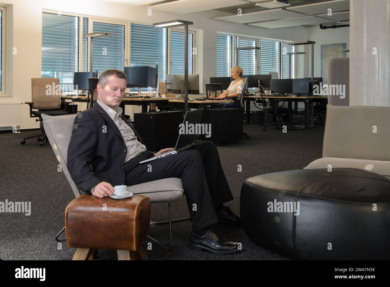 Productivity employees business meeting hi-res stock photography and ...