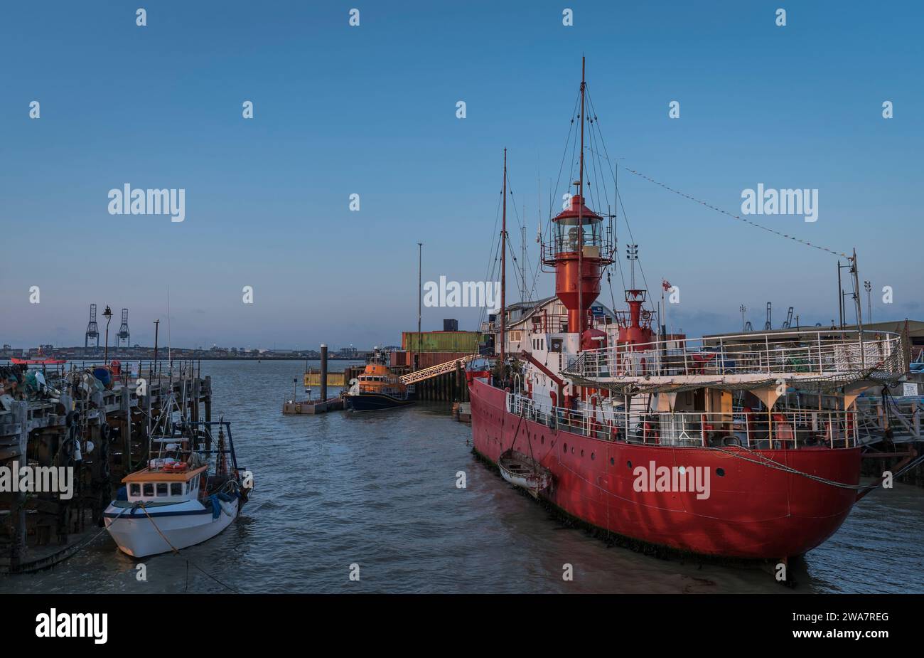 Pier and ship in the harbor of Harwich Stock Photo - Alamy