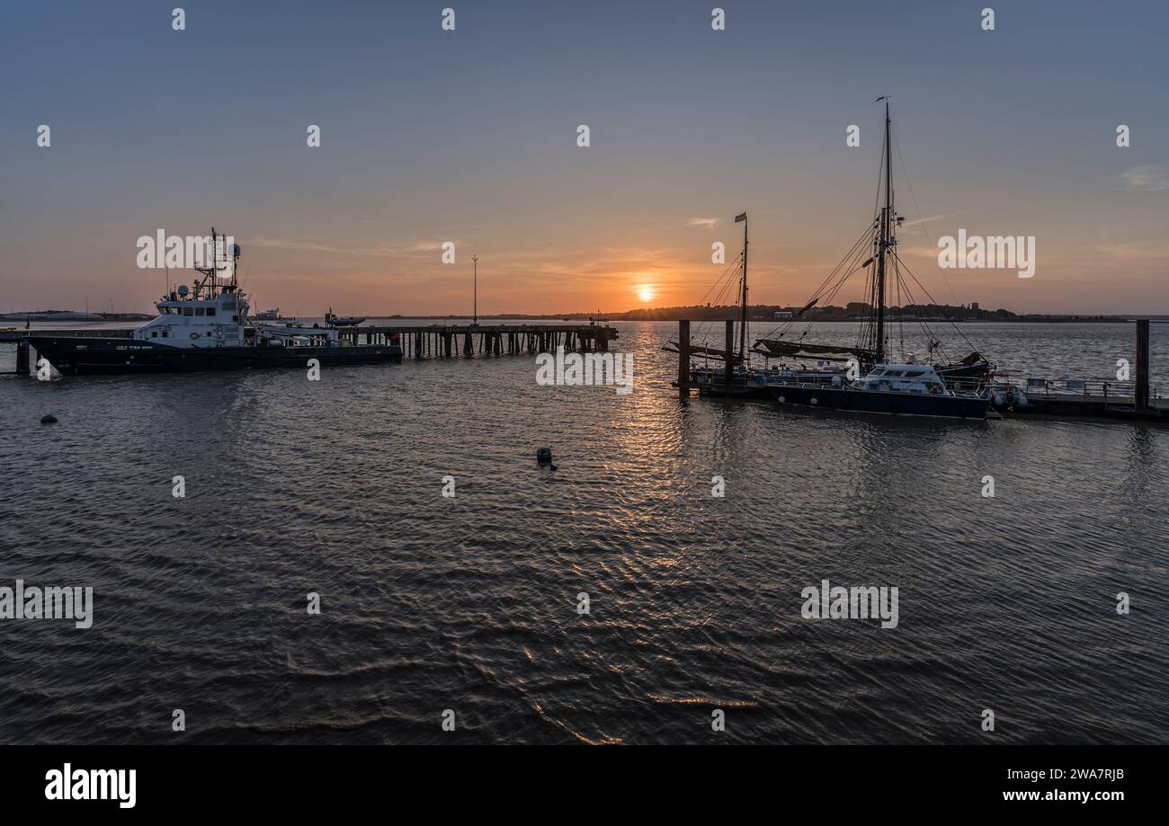 Pier and ship in the harbor of Harwich Stock Photo - Alamy