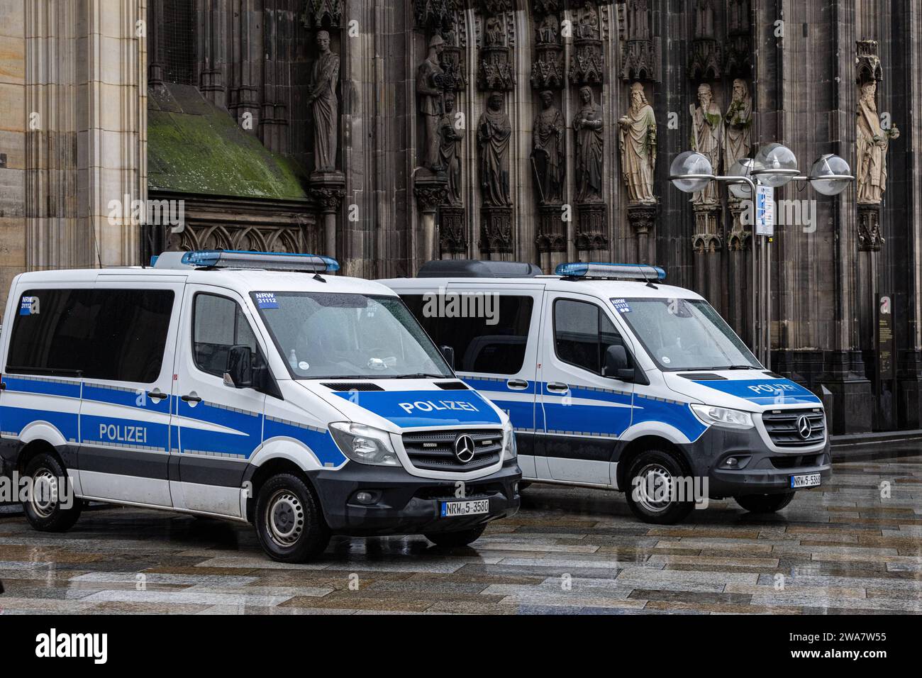 Die Kölner Polizei hat auch im neuen Jahr die Sicherheitsmaßnahmen rund ...