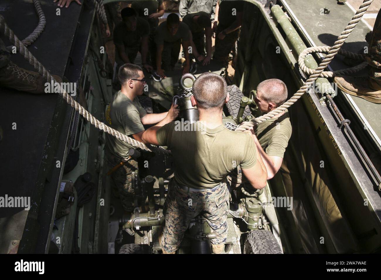 120mm mortar hi-res stock photography and images - Alamy