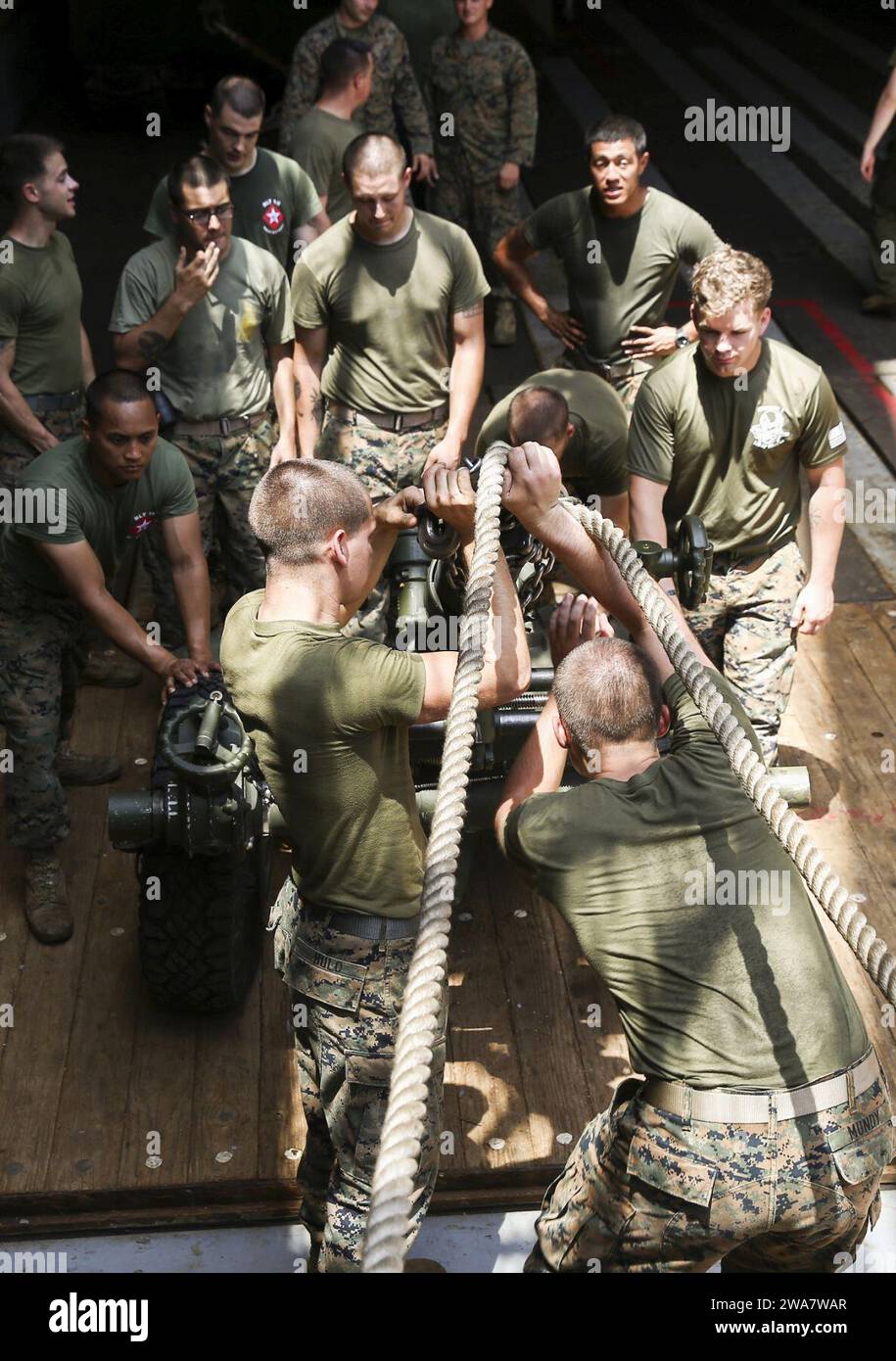 120mm mortar hi-res stock photography and images - Alamy