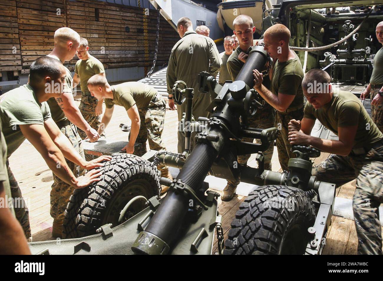 120mm mortar hi-res stock photography and images - Alamy