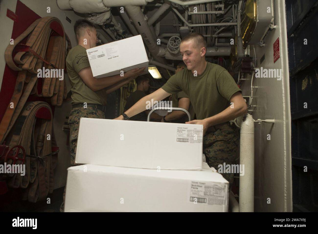 U s marines work together hi-res stock photography and images - Alamy