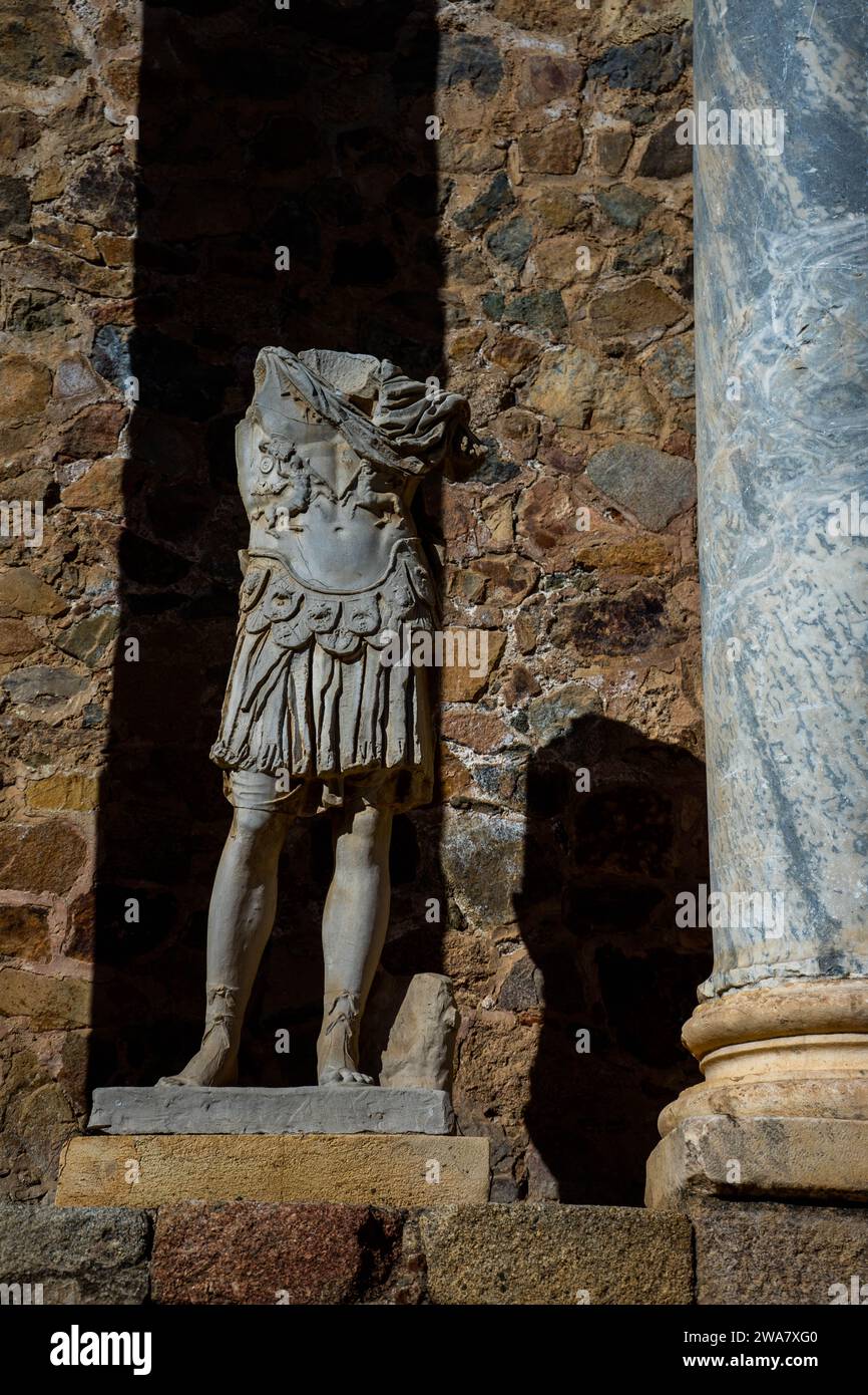 Roman statues hi-res stock photography and images - Alamy