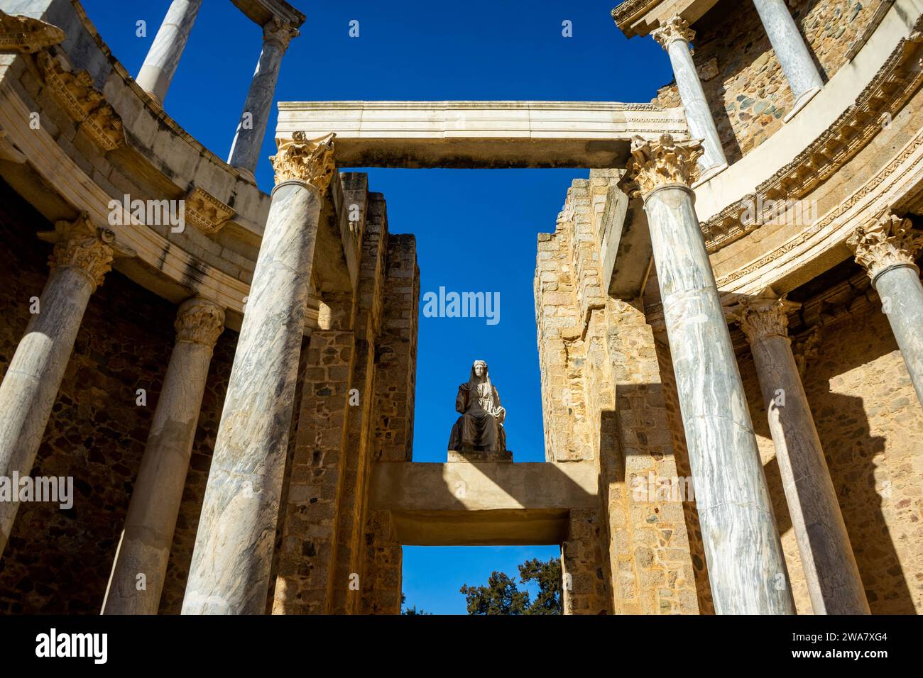 Roman statues hi-res stock photography and images - Alamy