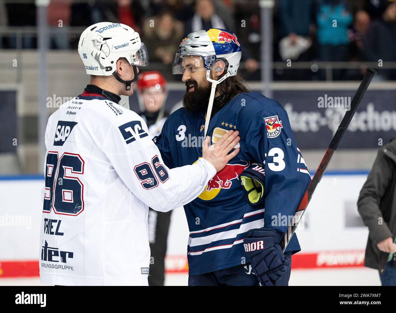 Muenchen, Deutschland. 02nd Jan, 2024. Simon Thiel (Adler Mannheim, #96 ...