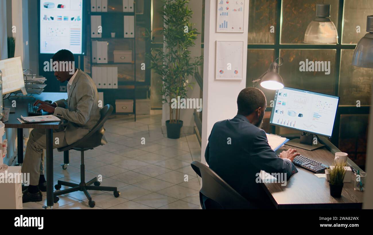 Coworker tables hi-res stock photography and images - Alamy