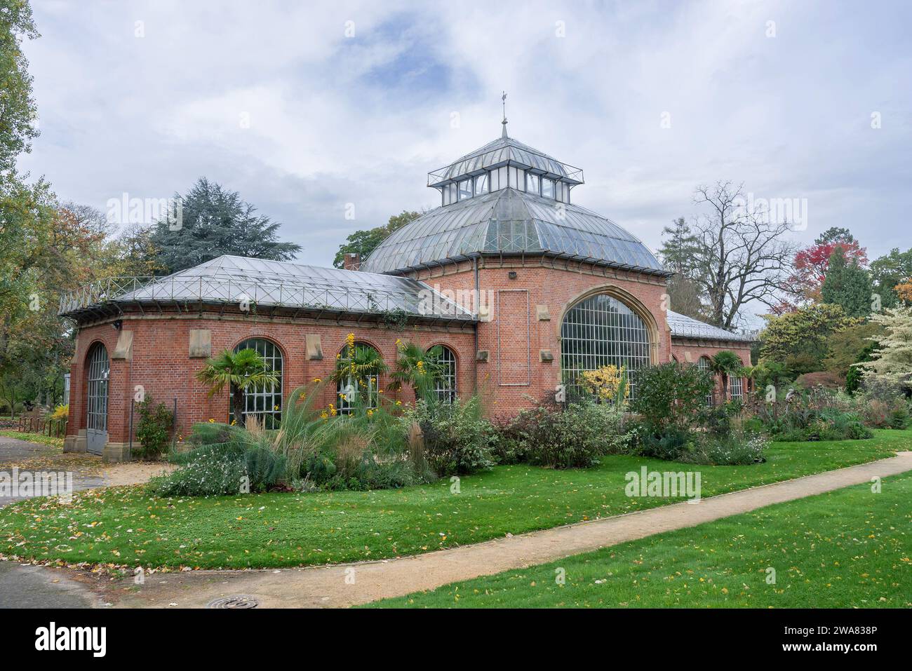 Montigny-lès-Metz, France - Focus on the greenhouse in the botanic ...