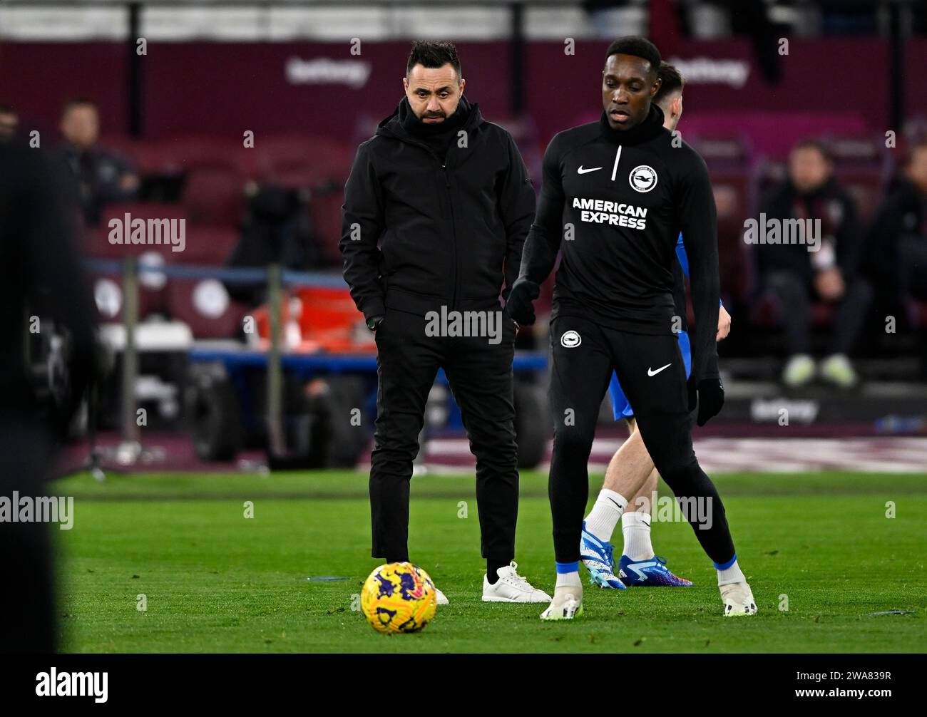 London, UK. 2nd Jan, 2024. Roberto De Zerbi (Brighton manager) watches ...