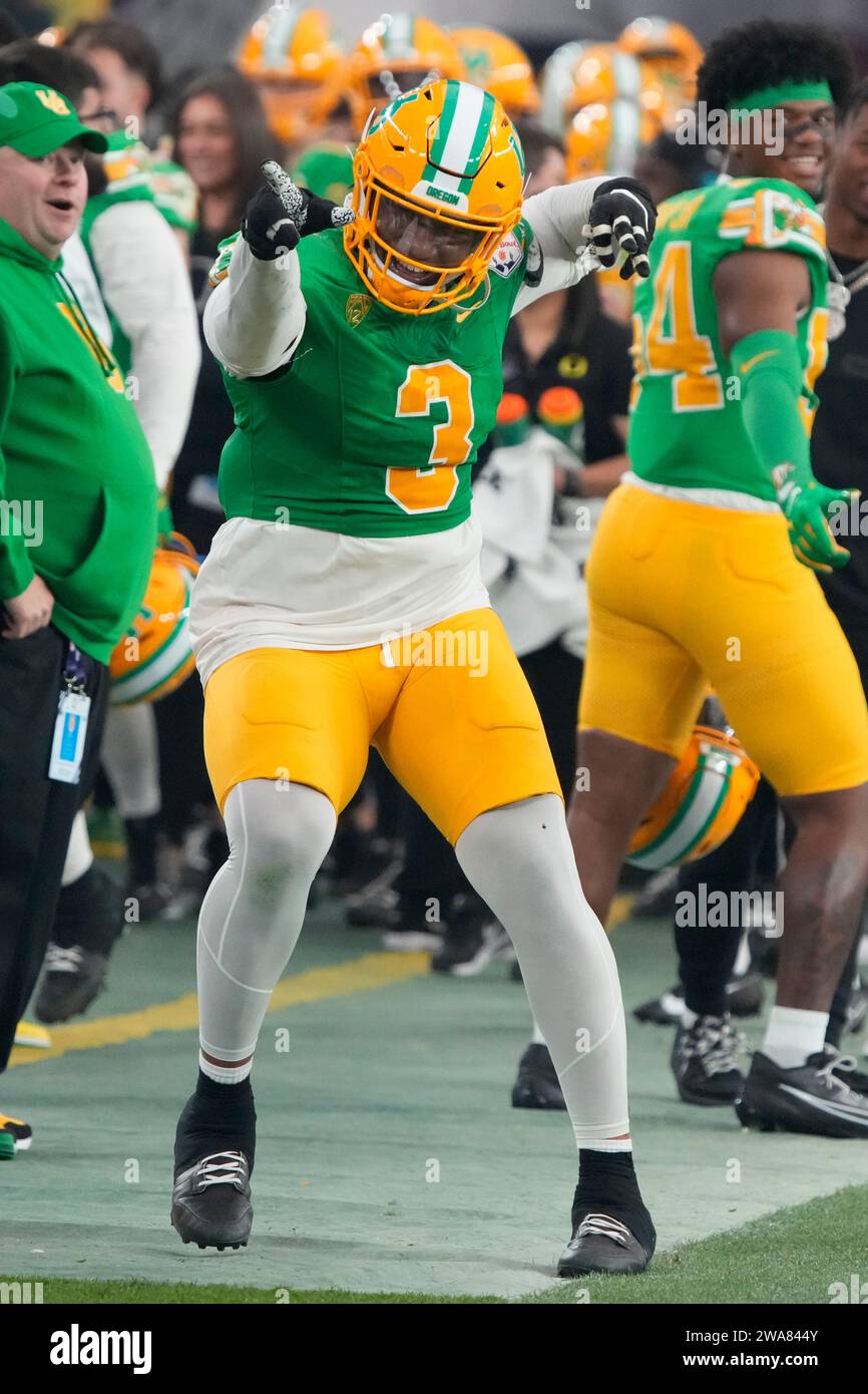 Oregon defensive end Brandon Dorlus (3) during the first half of the ...