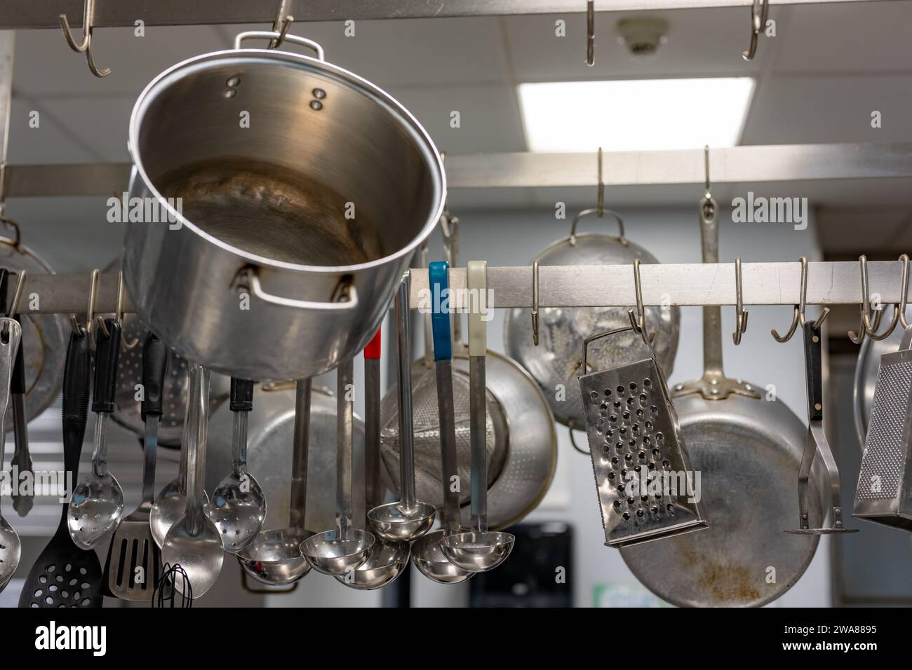 Hanging pans in kitchen hi-res stock photography and images - Alamy