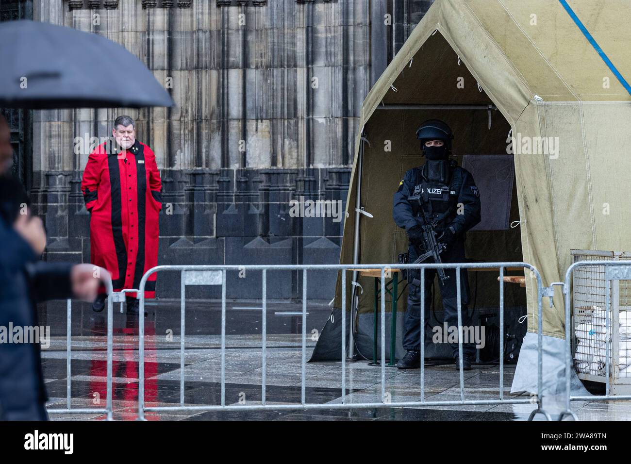 Die Kölner Polizei hat auch im neuen Jahr die Sicherheitsmaßnahmen rund ...