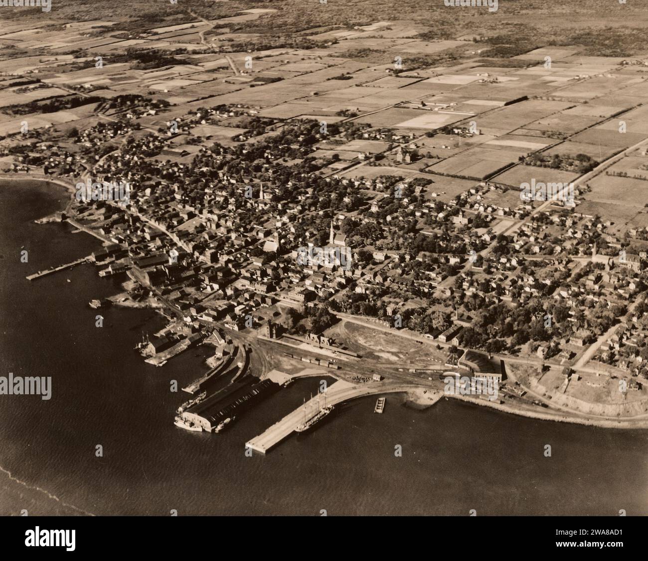 Harbor 1930s hi-res stock photography and images - Alamy