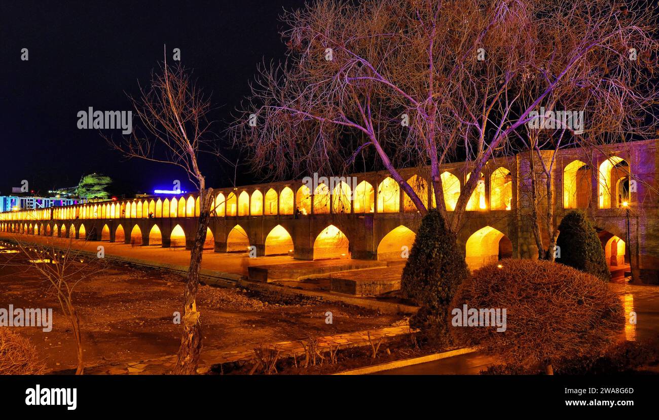 Gorgeous night views of the Si-O-SePol bridge that spans the ...