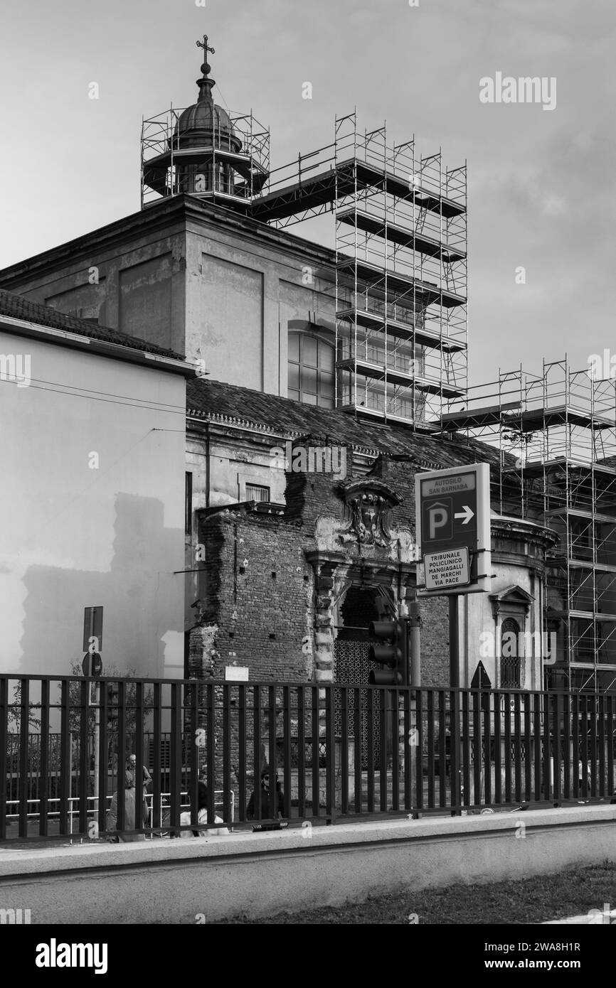 Building facade renovation restoration Black and White Stock Photos ...