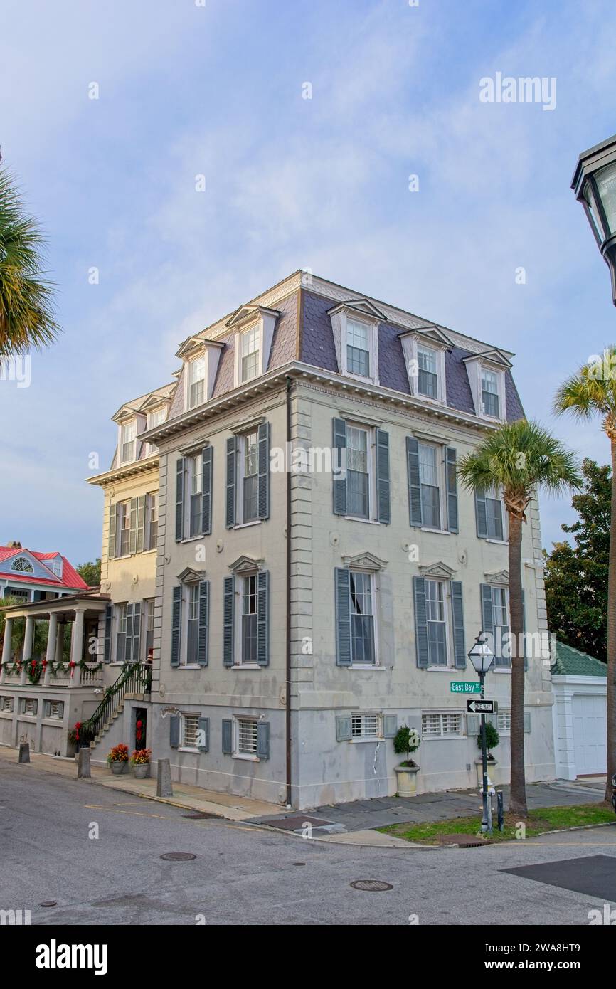 Mansard roof hi-res stock photography and images - Alamy