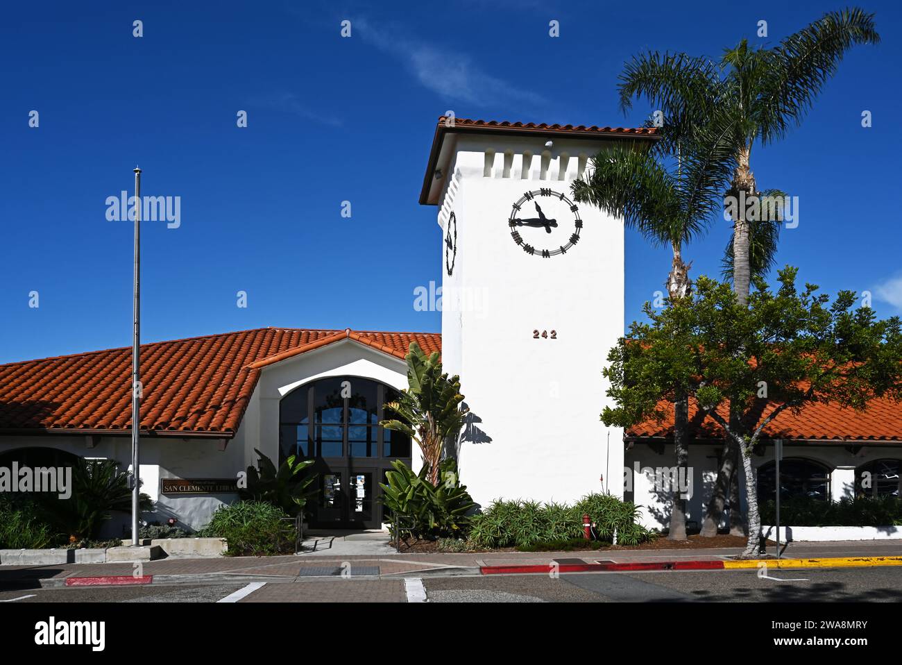 SAN CLEMENTE, CALIFORNIA - 1 JAN 2024: The San Clemente Public Library on Avenida Del Mar Stock ...