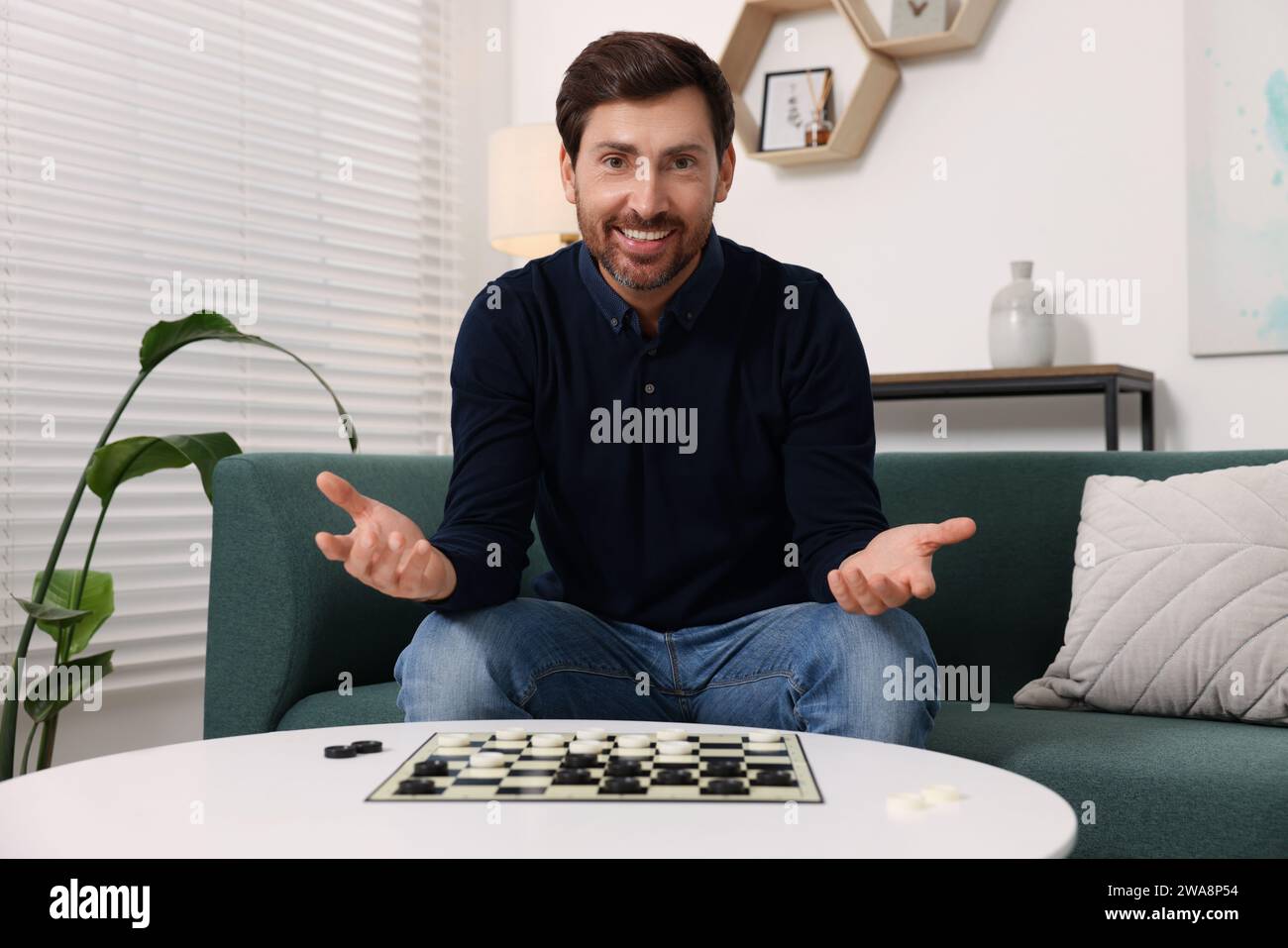 Play checkers hi-res stock photography and images - Alamy