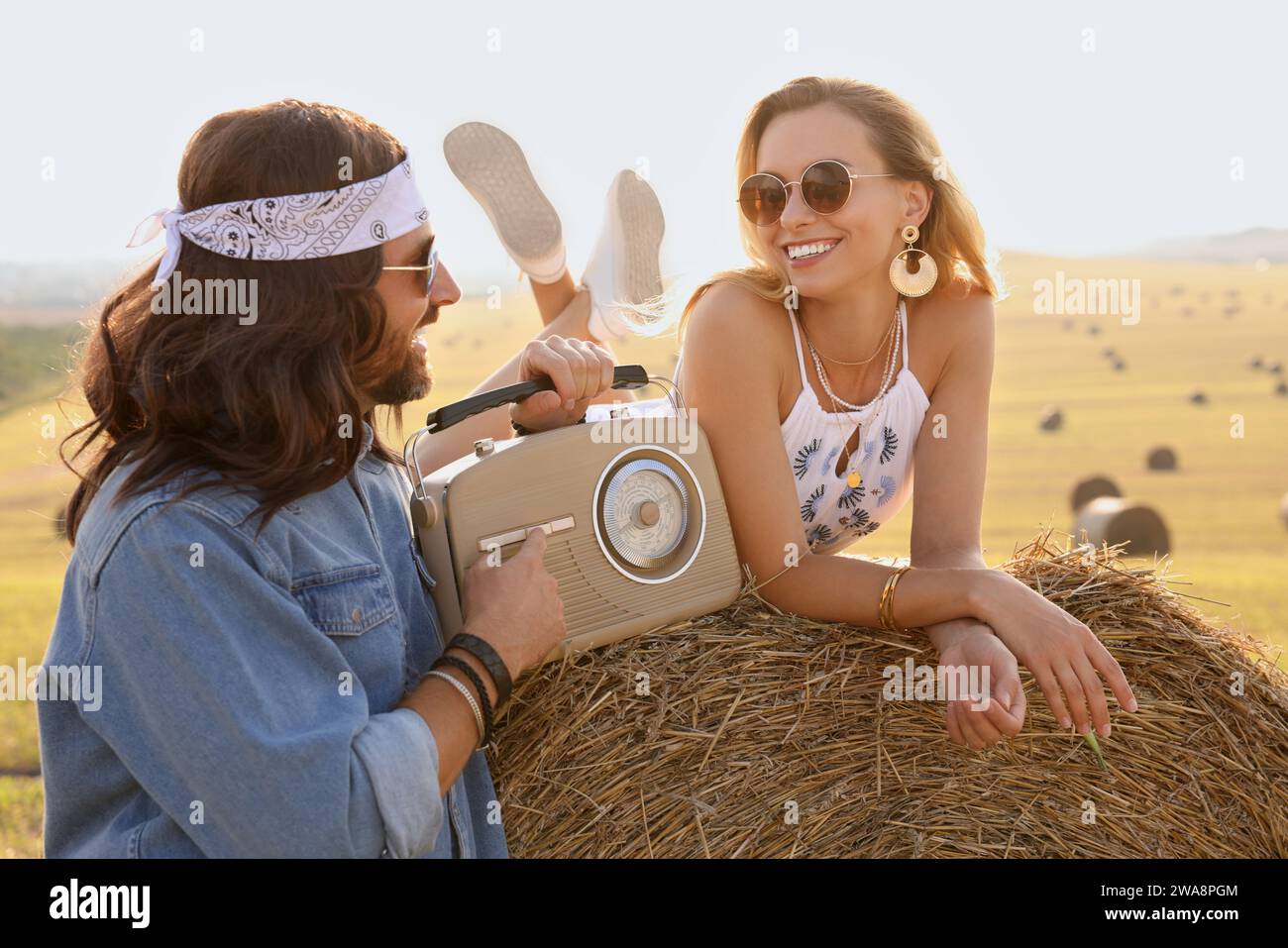 Hippie couple hi-res stock photography and images - Alamy