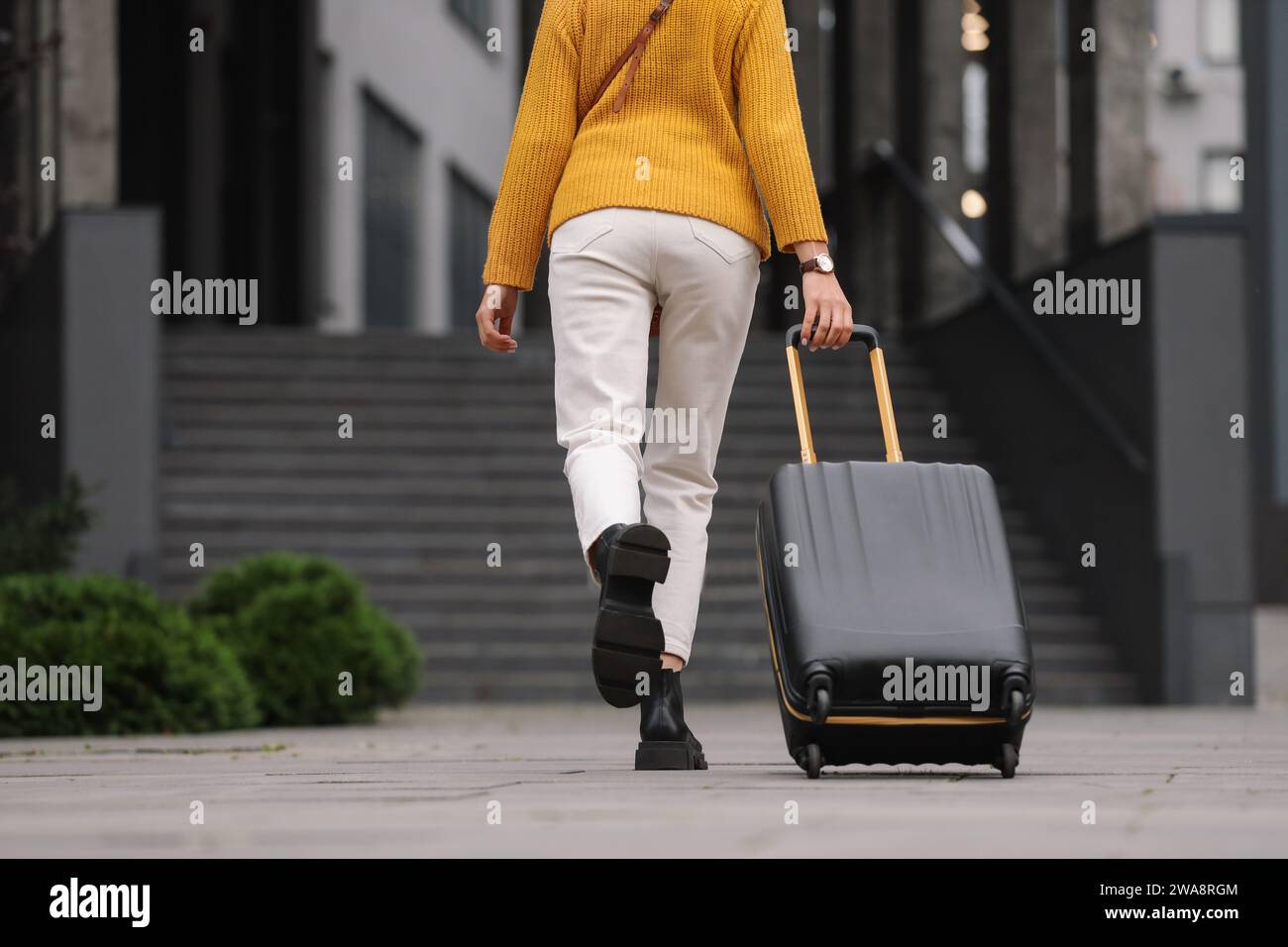 Woman run suitcase hi-res stock photography and images - Alamy