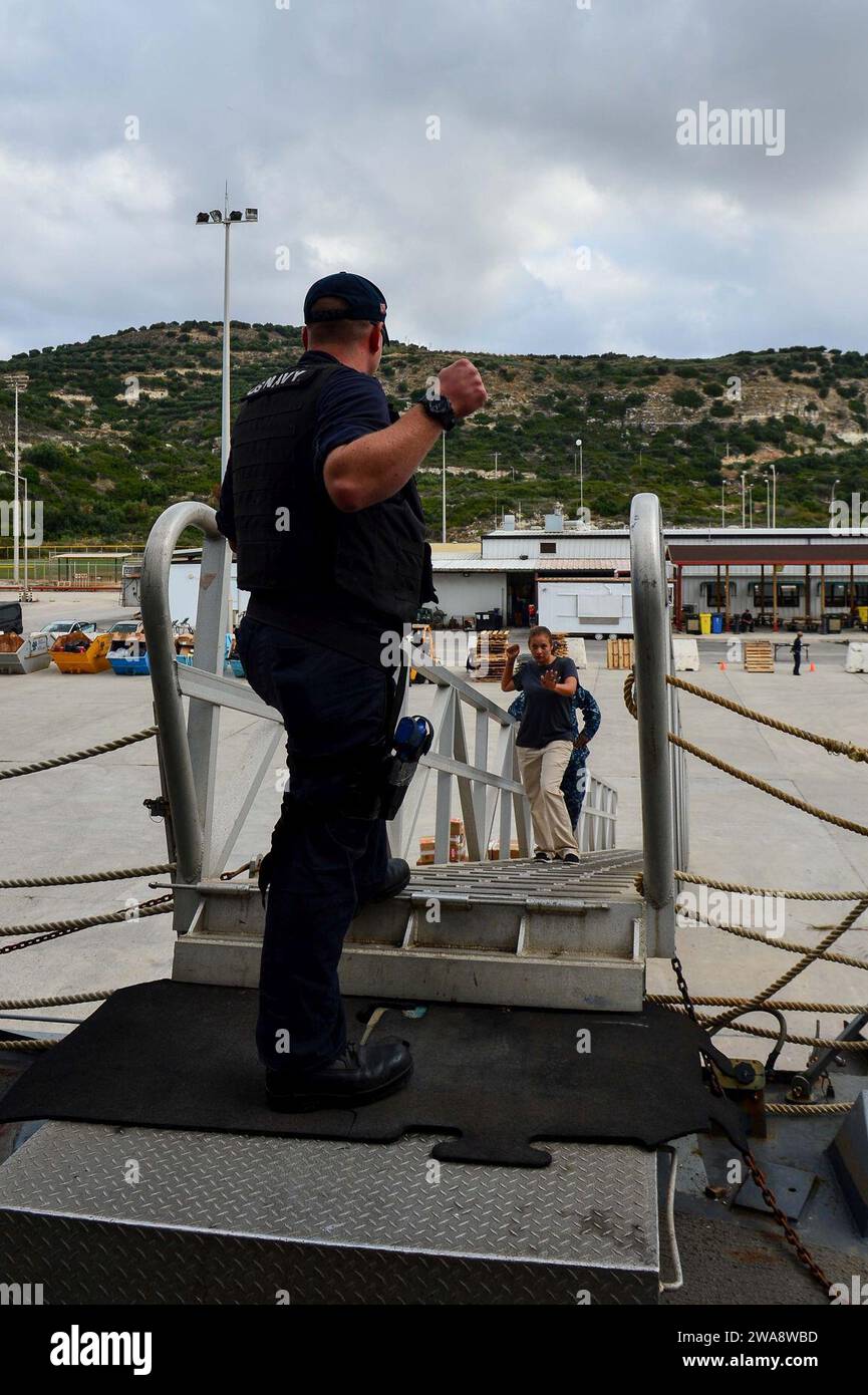 U s navy senior chief master at arms hi-res stock photography and ...