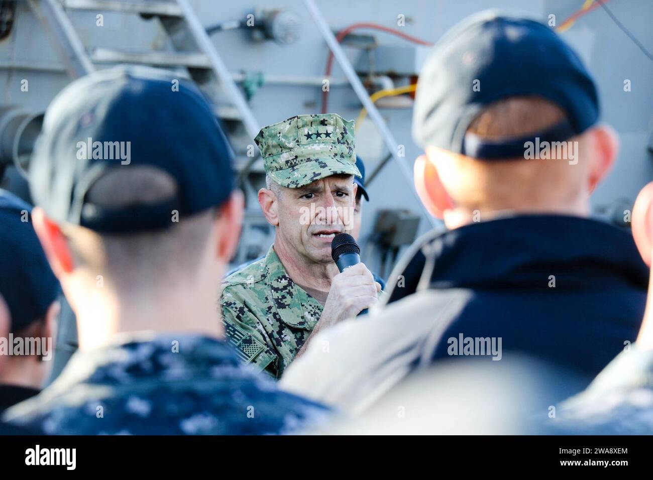Arleigh burke class destroyers deck hi-res stock photography and images ...
