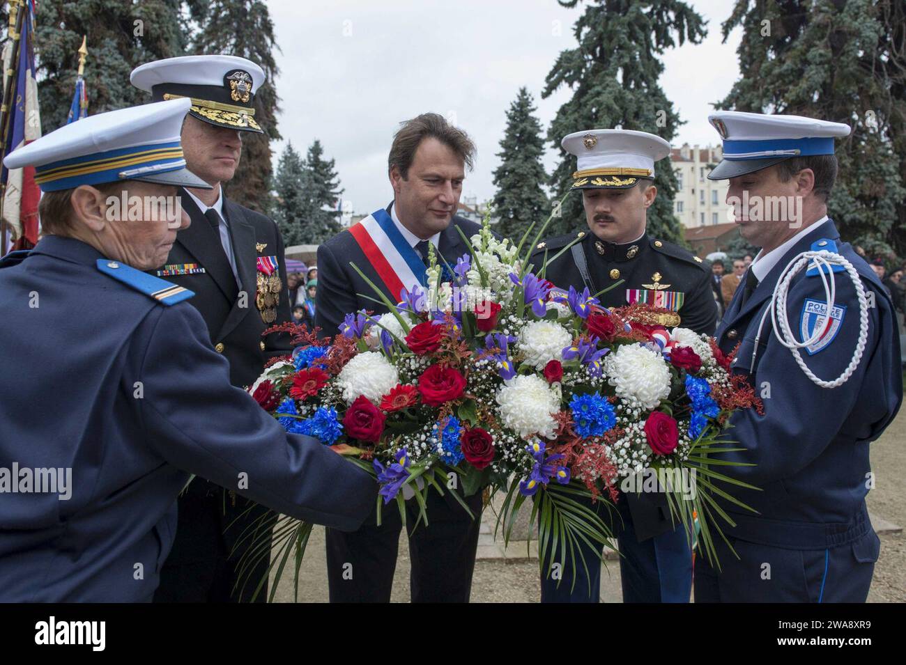 Second world war soldier lay hi-res stock photography and images - Alamy