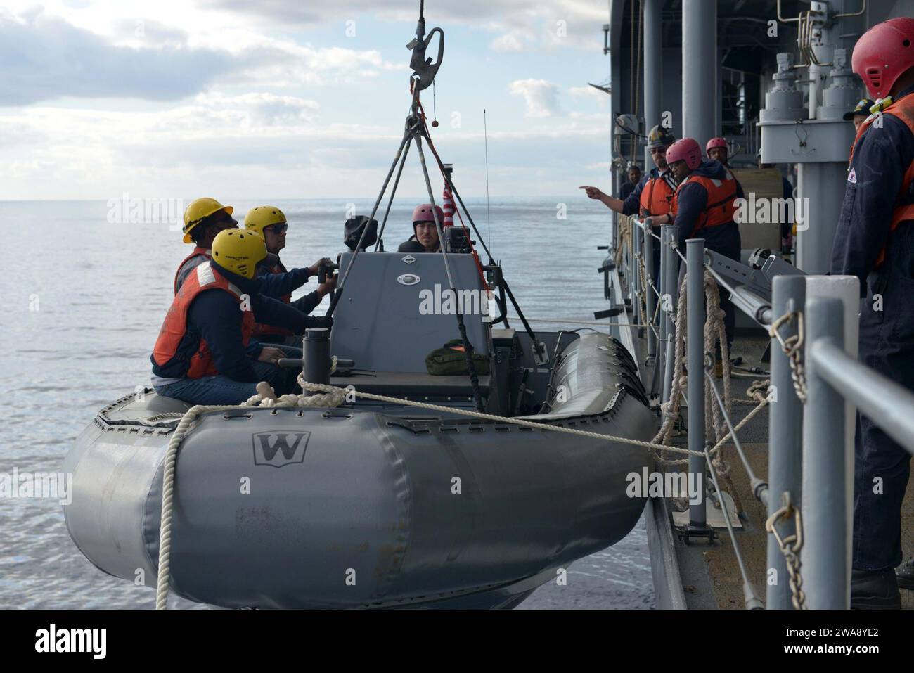 Us navy boat crew hi-res stock photography and images - Alamy