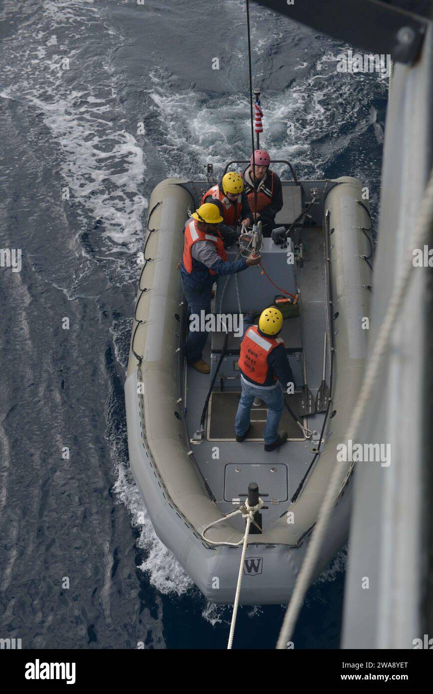 Us navy boat crew hi-res stock photography and images - Alamy