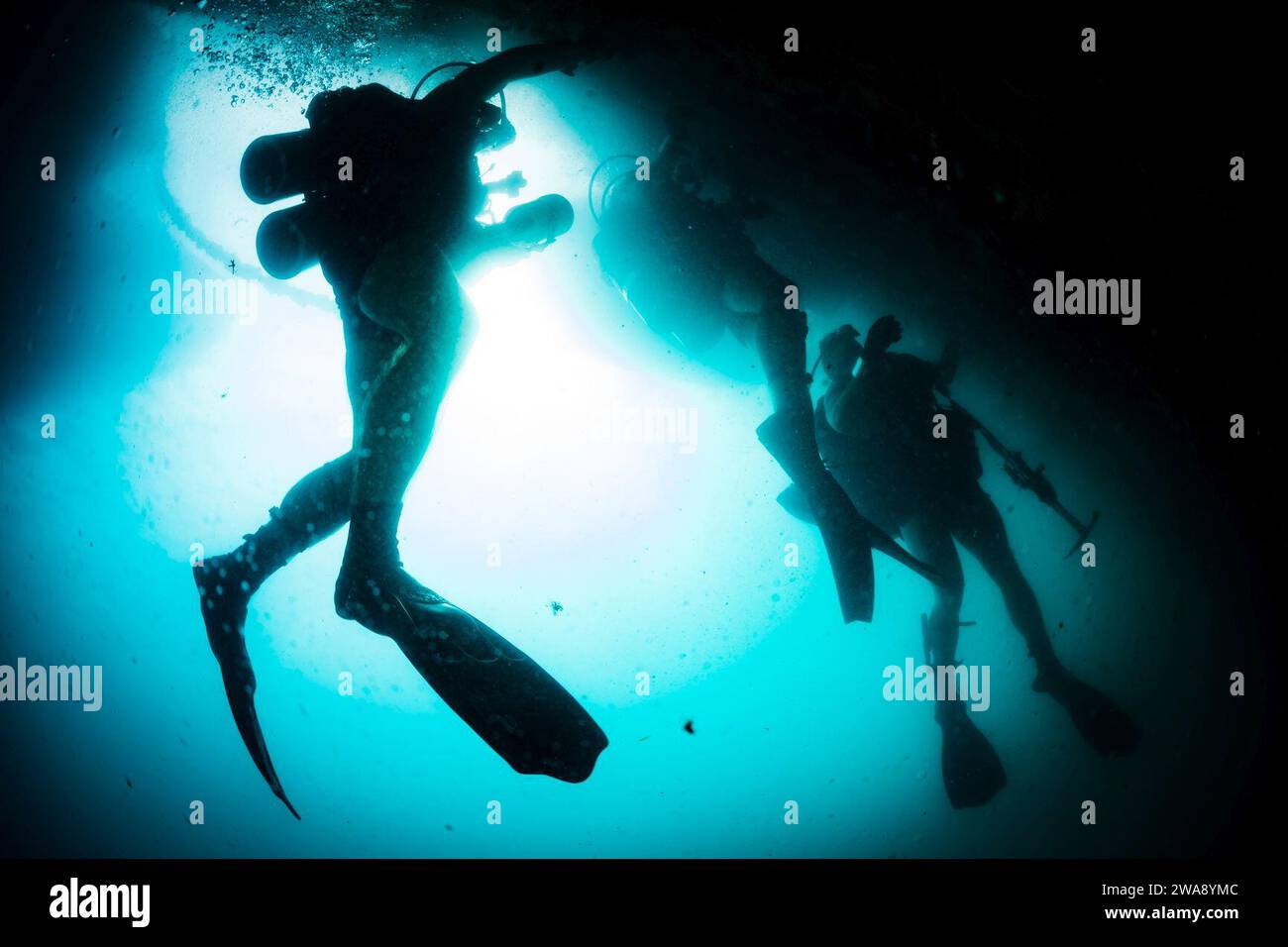 Underwater construction team hi-res stock photography and images - Alamy