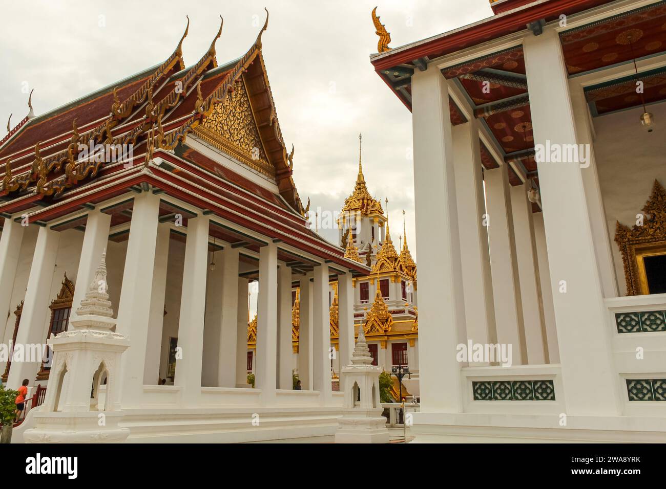 Wat ratchanadda bangkok thailand hi-res stock photography and images ...