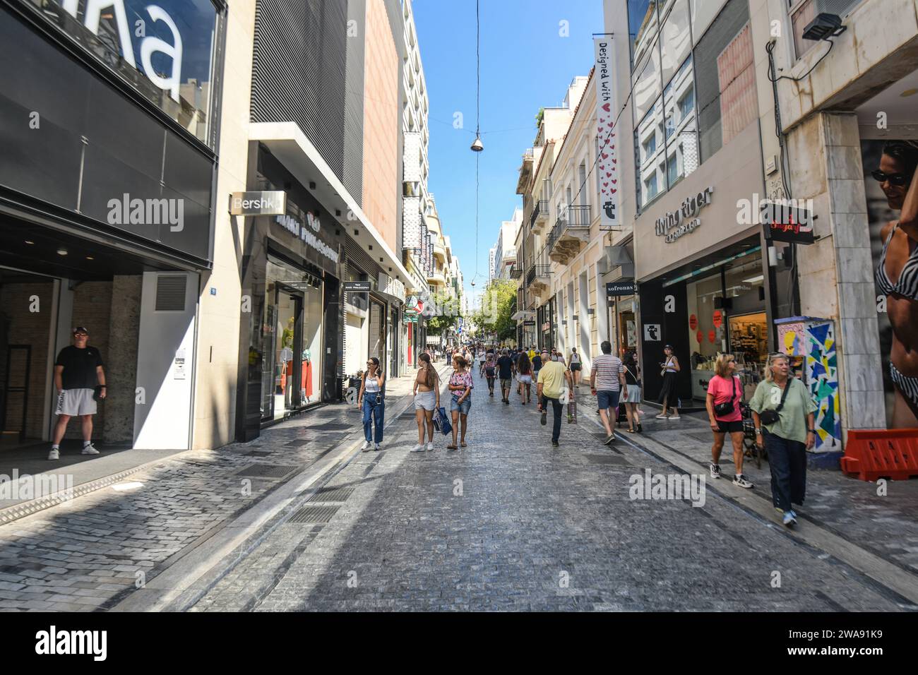 City street shops commercial hi-res stock photography and images - Alamy