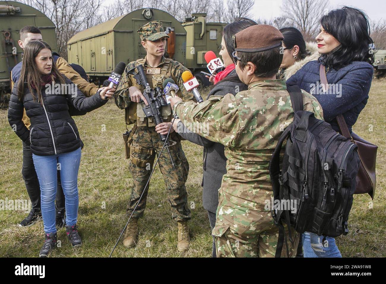 Female us naval hi-res stock photography and images - Alamy