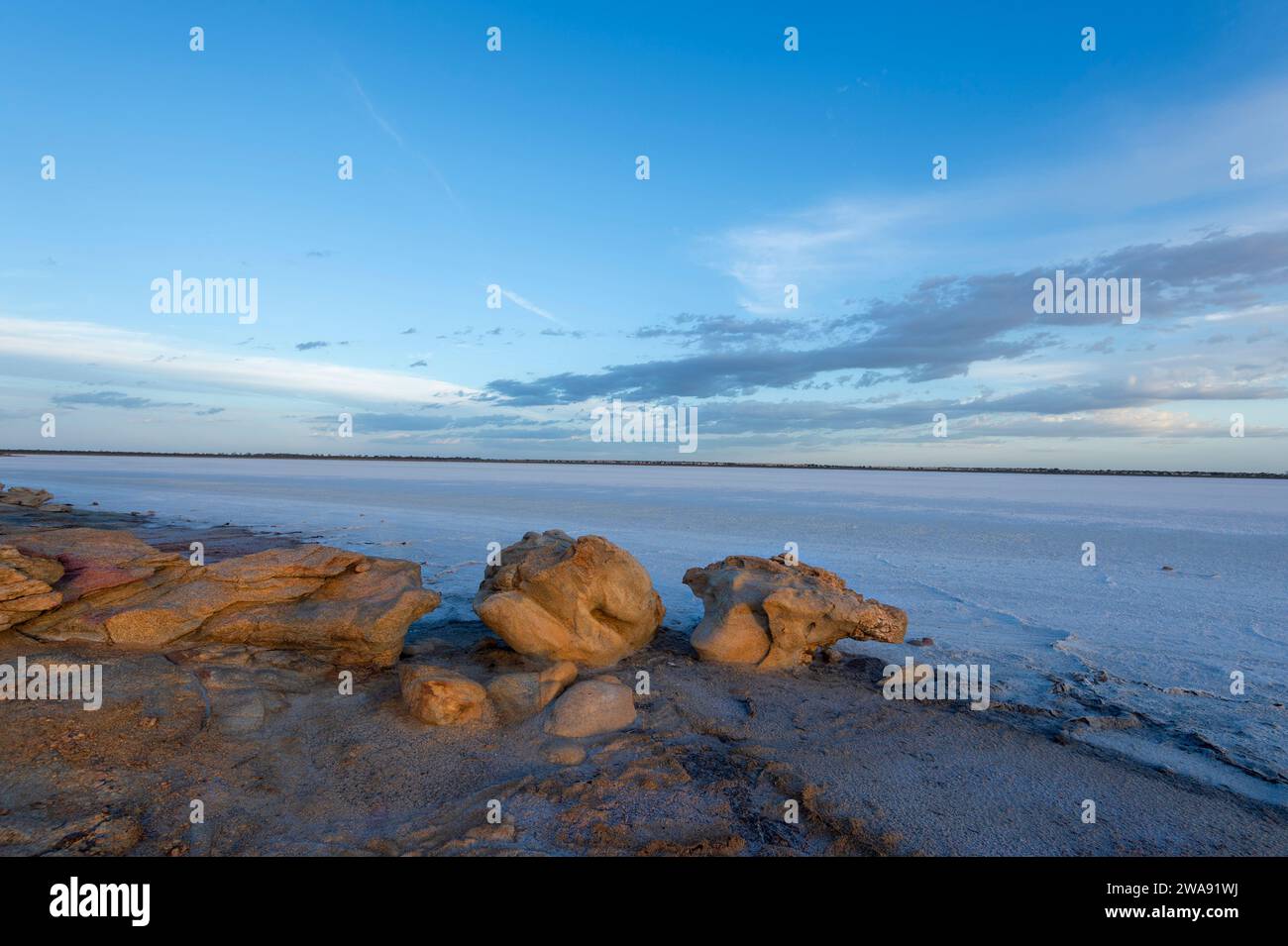 Scenic view of remote Koorkoordine salt lake, Southern Cross, Western ...