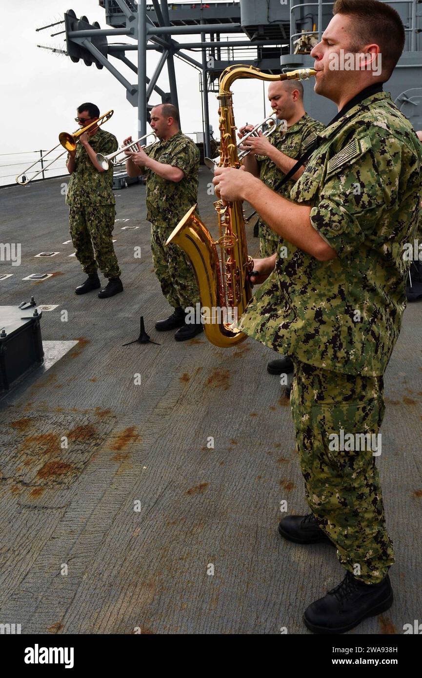 U s navy band saxophone hi-res stock photography and images - Alamy