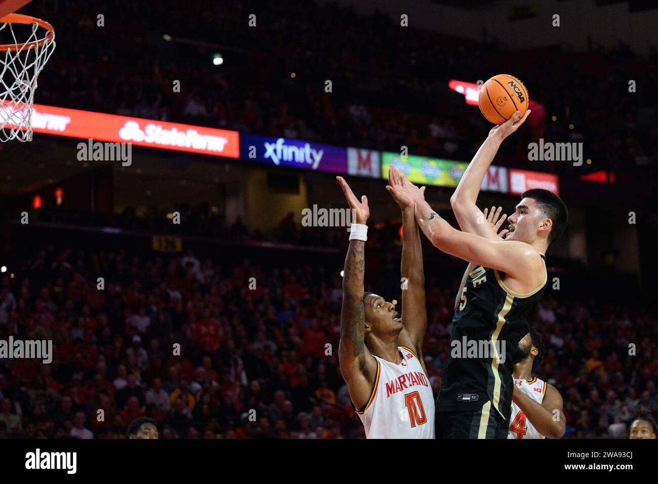 College Park, MD, USA. 02nd Jan, 2024. Purdue Boilermakers center Zach ...