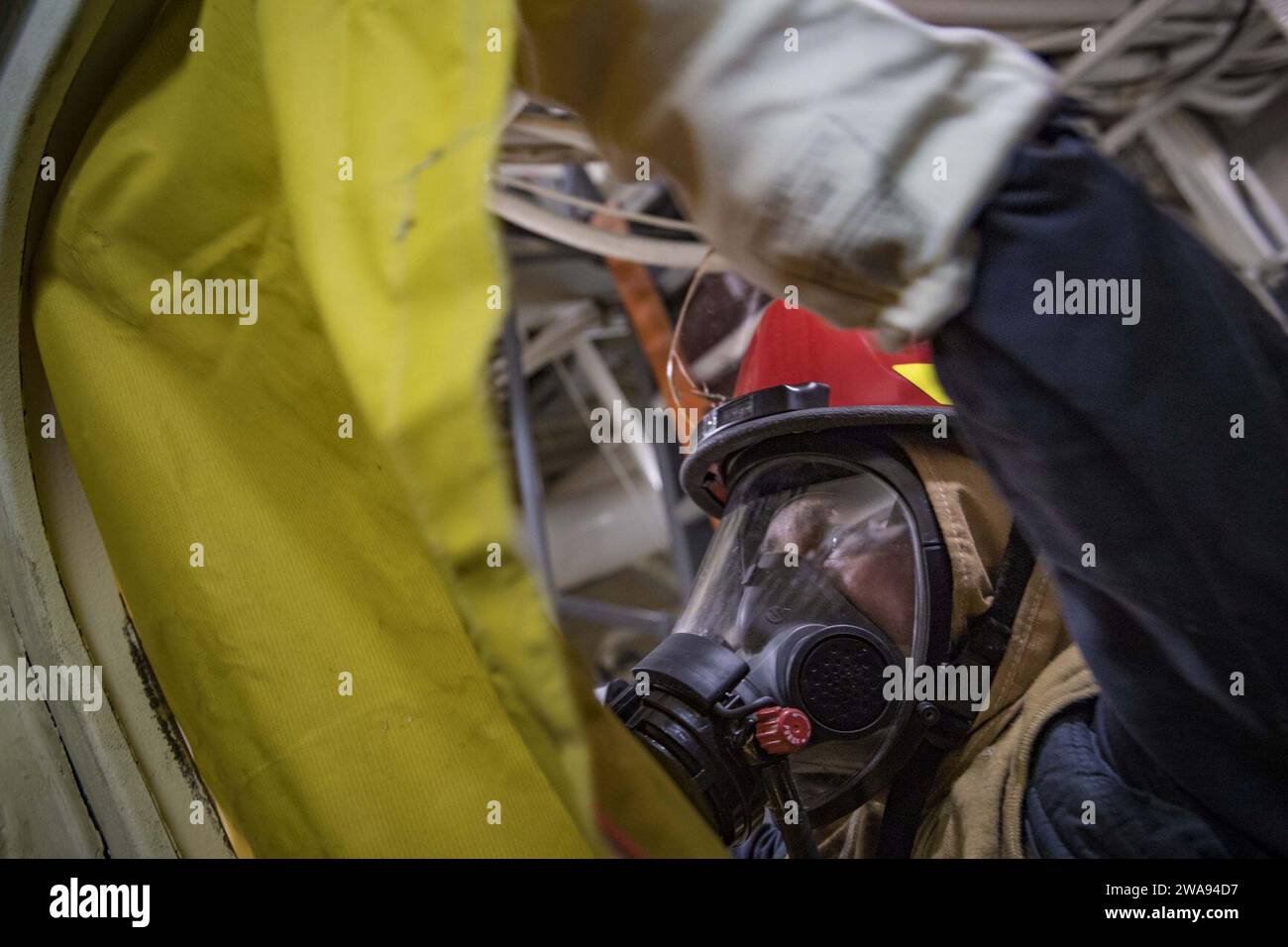 U s navy damage control fireman hi-res stock photography and images - Alamy