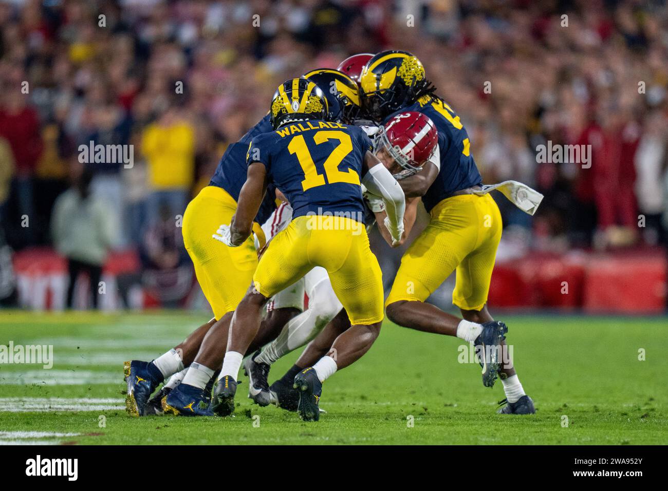 Bowl image 1 of 3 hi-res stock photography and images - Alamy