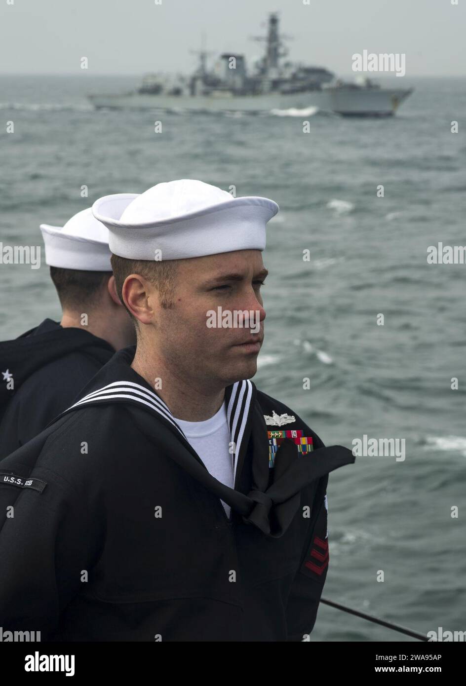 Royal navy minesweeper hms montrose hi-res stock photography and images ...