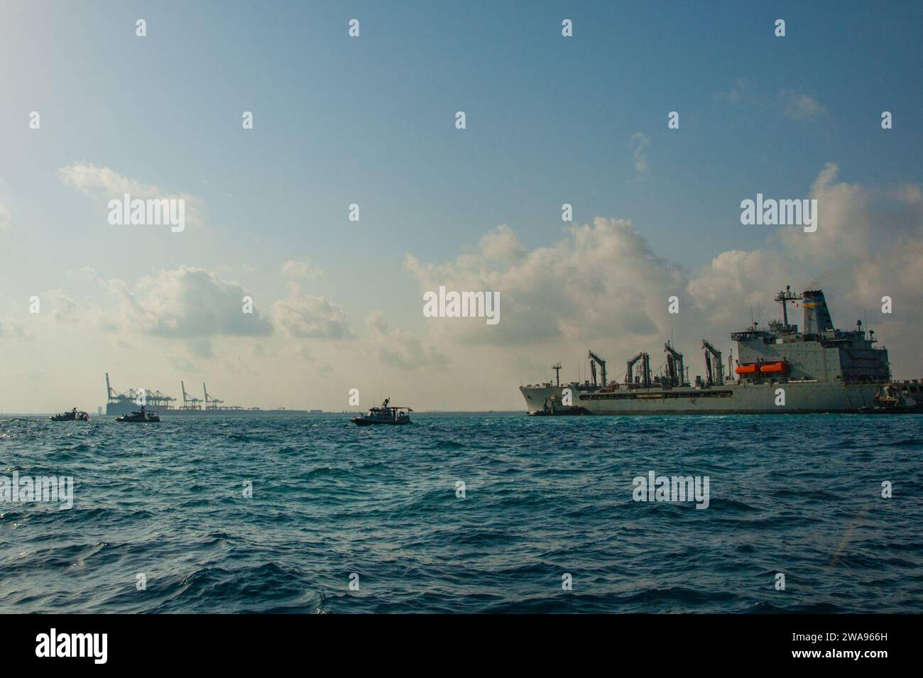 Henry j kaiser class replenishment oiler hi-res stock photography and ...