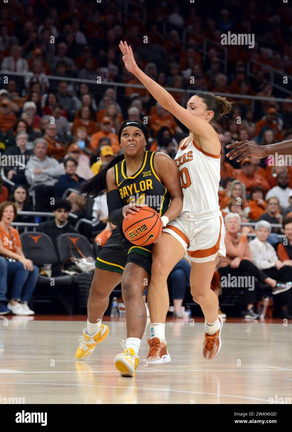 AUSTIN, TX - DECEMBER 30: Baylor Bears guard Sarah Andrews (24) is ...