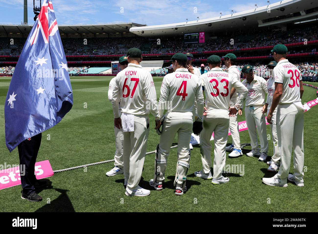 Wicket huddle hi-res stock photography and images - Alamy