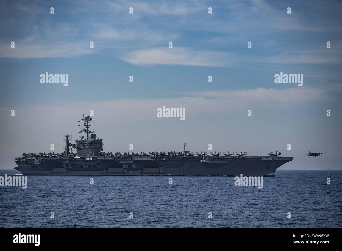 Us navy operation specialist hi-res stock photography and images - Alamy