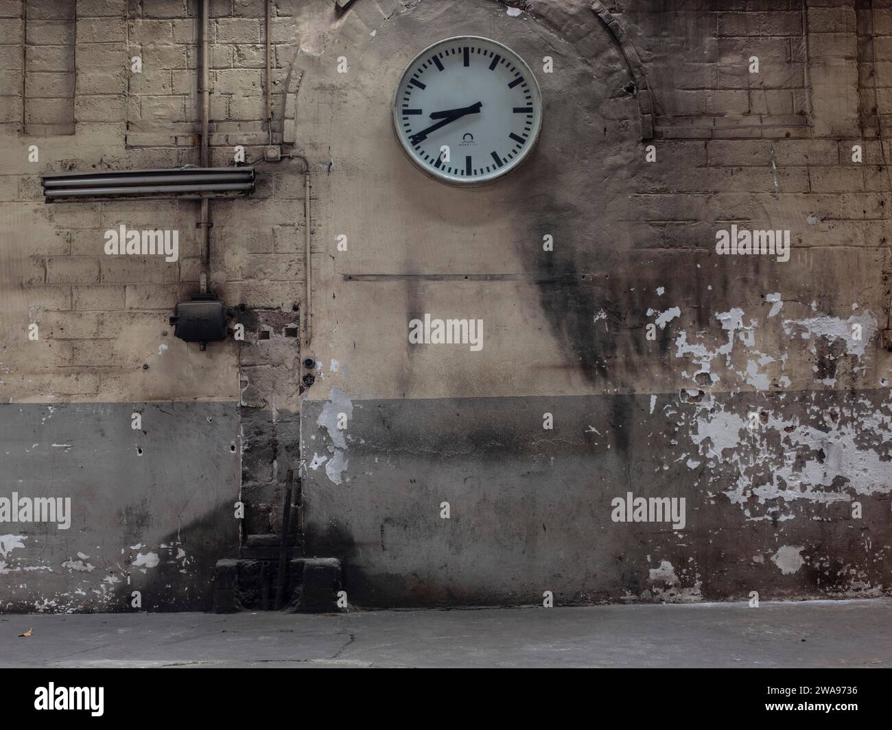 Old building backdrop hi-res stock photography and images - Alamy