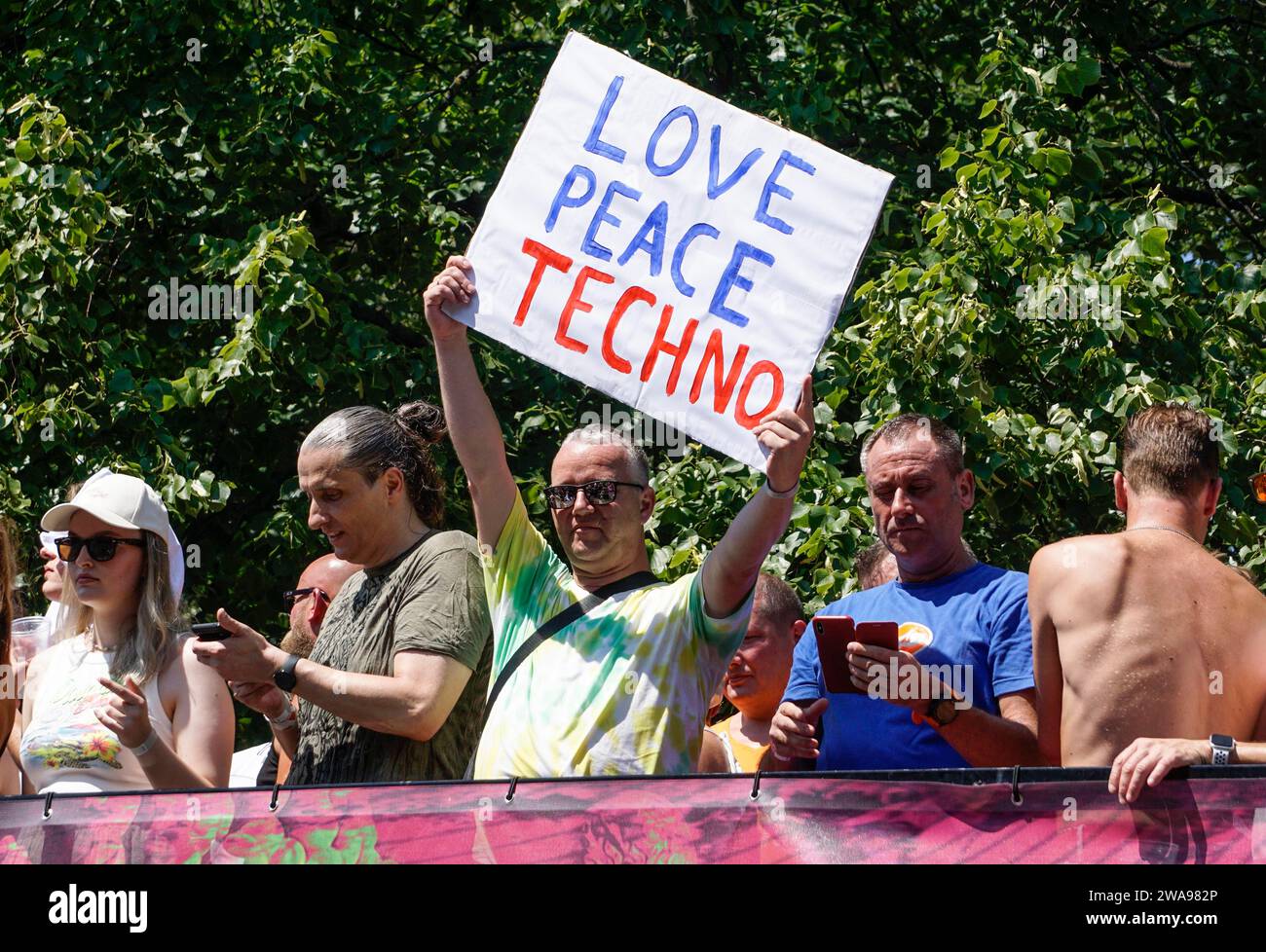 Techno fans celebrate Rave the Planet in Berlin, Berlin, 08.07.2023 ...