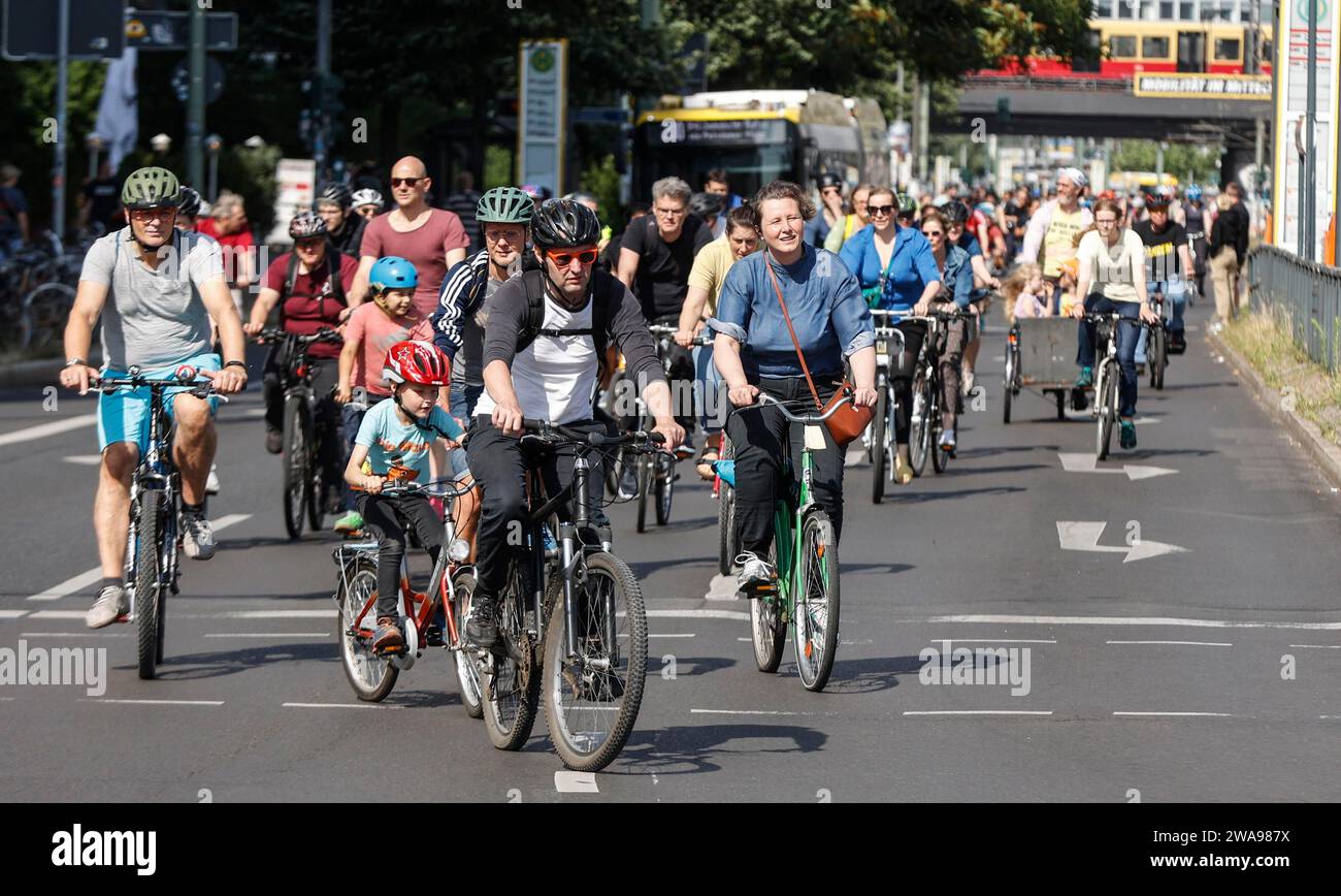 Cycling and environmental organisations demonstrate against transport ...