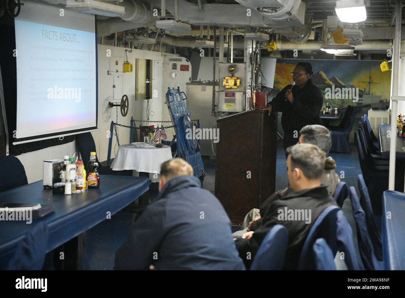 U s navy cryptologic technician technical hi-res stock photography and ...