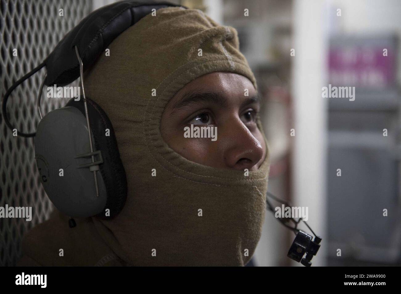 U s navy damage control fireman hi-res stock photography and images - Alamy