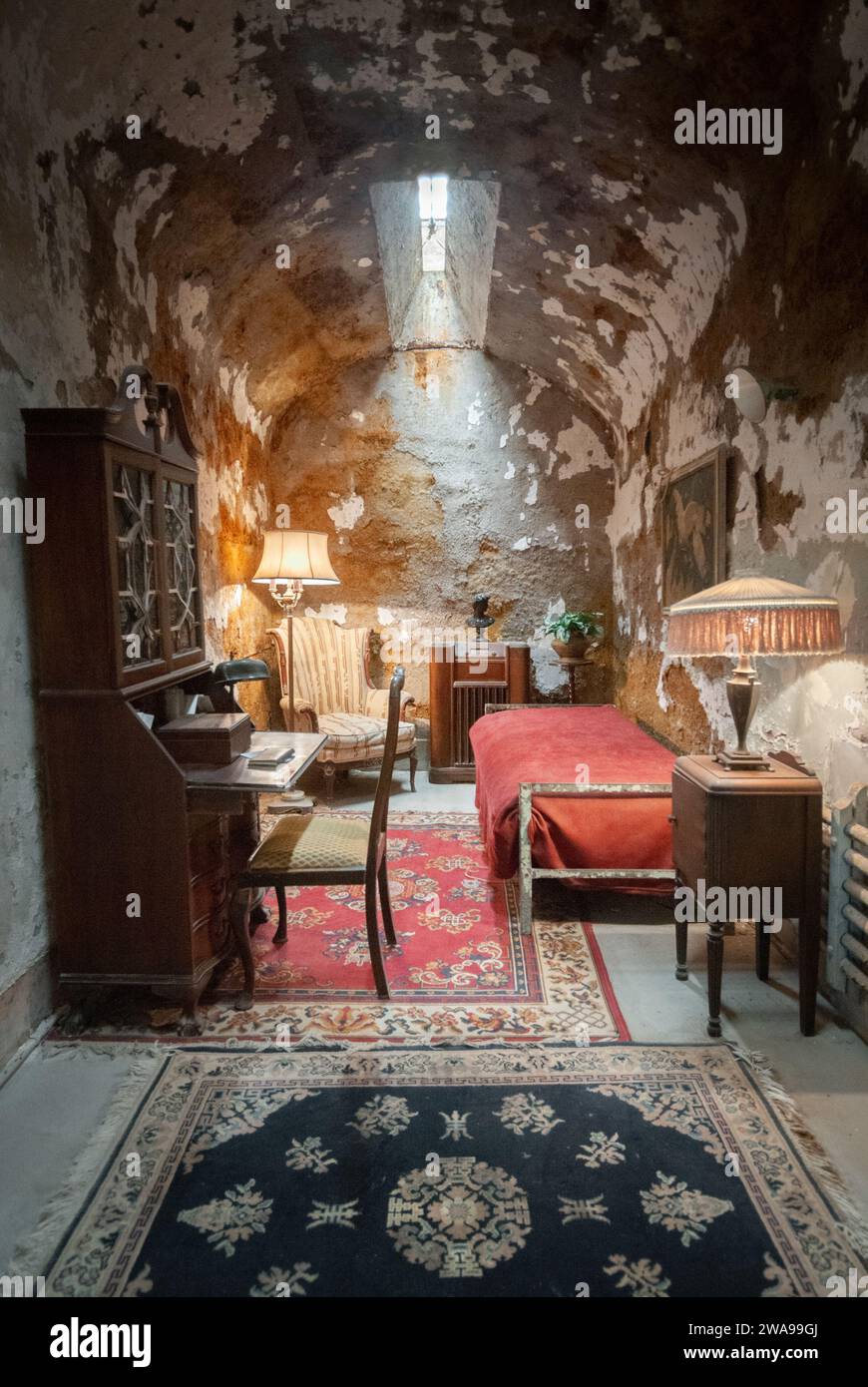 Al Capone's cell at Eastern State Penitentiary, Prison in Philadelphia ...